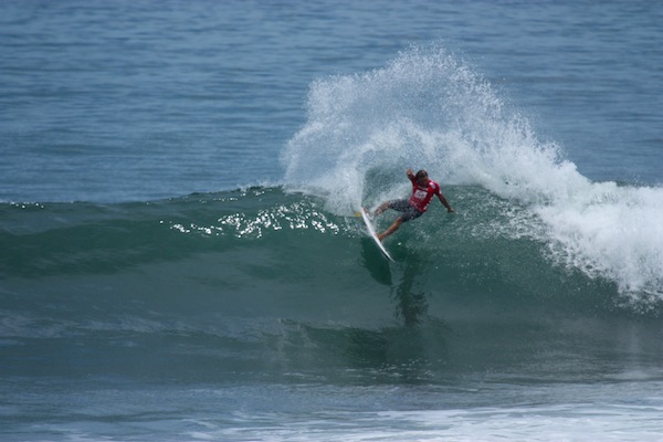 Opening Day of Reef Pro El Salvador Completed in Building Swell at ...